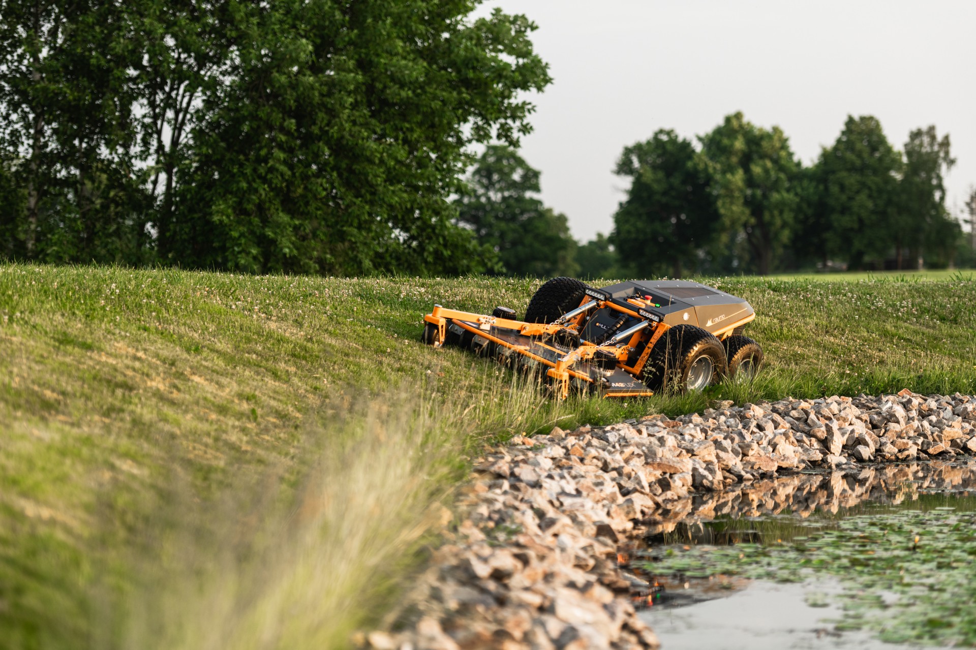 What is the maximum slope remote control mowers can work on? - Raymo ...